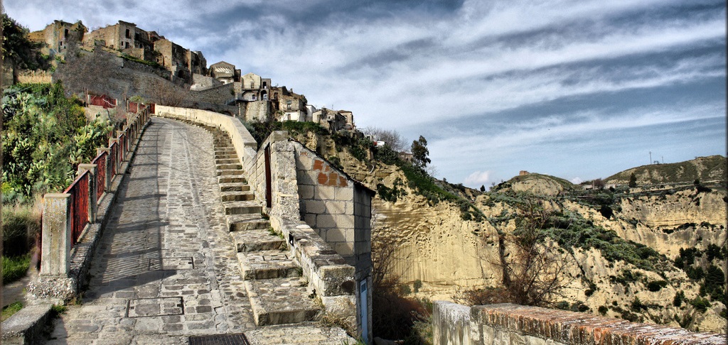 Rione Rabatana e Castello Gotico, Musei e Architettura a Tursi ...